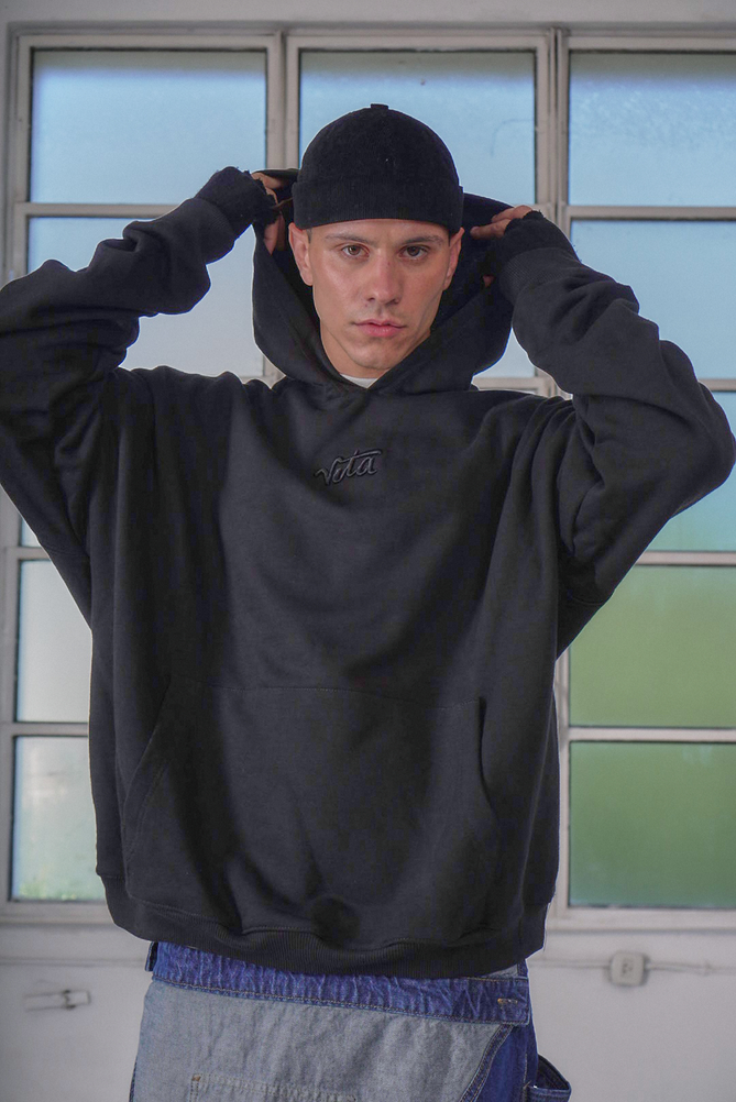 Hoodie Over Manuscrito Negro - VITA MAYORISTAS